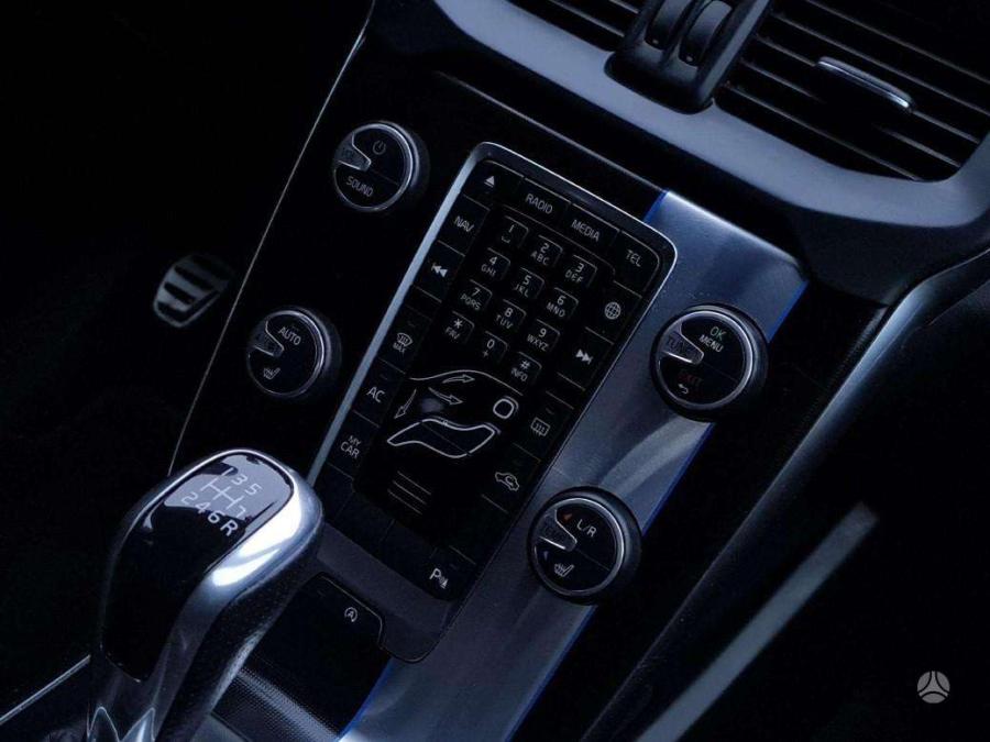 Grey Volvo V40 2016 in Kaunas, with an engine capacity of 2.00 L and mileage of 300 thousand km for 7250 €, photo 14 on AUTOMOTO.COM.LV
