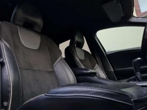 Grey Volvo V40 2016 in Kaunas, with an engine capacity of 2.00 L and mileage of 300 thousand km for 7250 €, photo 15 on AUTOMOTO.COM.LV