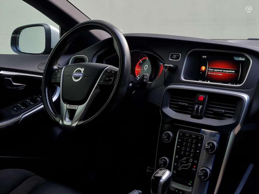Grey Volvo V40 2016 in Kaunas, with an engine capacity of 2.00 L and mileage of 300 thousand km for 7250 €, photo 16 on AUTOMOTO.COM.LV