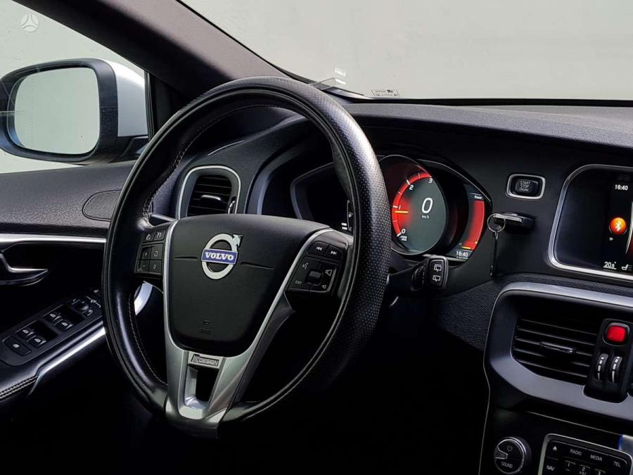Grey Volvo V40 2016 in Kaunas, with an engine capacity of 2.00 L and mileage of 300 thousand km for 7250 €, photo 20 on AUTOMOTO.COM.LV