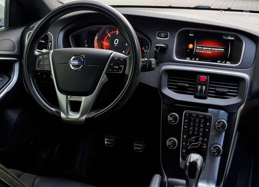 Grey Volvo V40 2016 in Kaunas, with an engine capacity of 2.00 L and mileage of 300 thousand km for 7250 €, photo 23 on AUTOMOTO.COM.LV