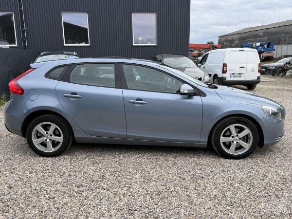 Grey Volvo V40 2016 in Kaunas, with an engine capacity of 1.97 L and mileage of 232 thousand km for 6150 €, photo 5 on AUTOMOTO.COM.LV