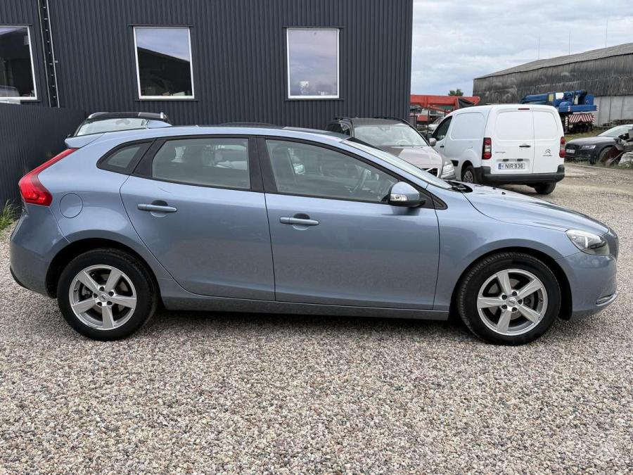 Grey Volvo V40 2016 in Kaunas, with an engine capacity of 1.97 L and mileage of 232 thousand km for 6150 €, photo 6 on AUTOMOTO.COM.LV
