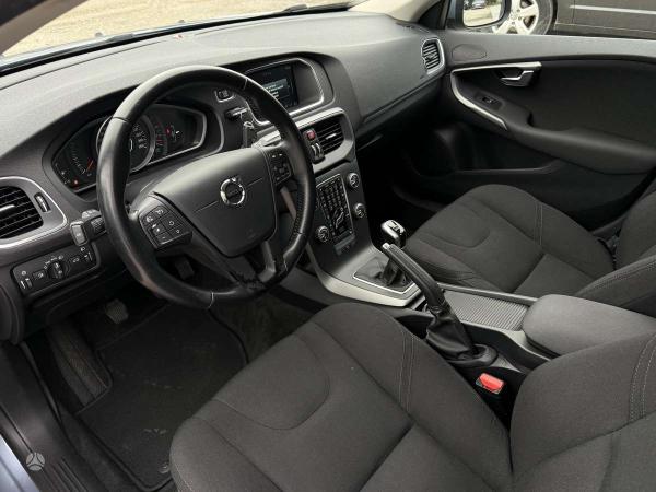 Grey Volvo V40 2016 in Kaunas, with an engine capacity of 1.97 L and mileage of 232 thousand km for 6150 €, photo 10 on AUTOMOTO.COM.LV