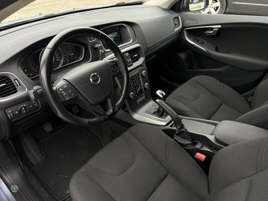 Grey Volvo V40 2016 in Kaunas, with an engine capacity of 1.97 L and mileage of 232 thousand km for 6150 €, photo 11 on AUTOMOTO.COM.LV