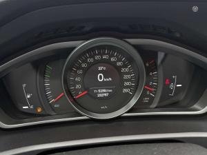 Grey Volvo V40 2016 in Kaunas, with an engine capacity of 1.97 L and mileage of 232 thousand km for 6150 €, photo 15 on AUTOMOTO.COM.LV