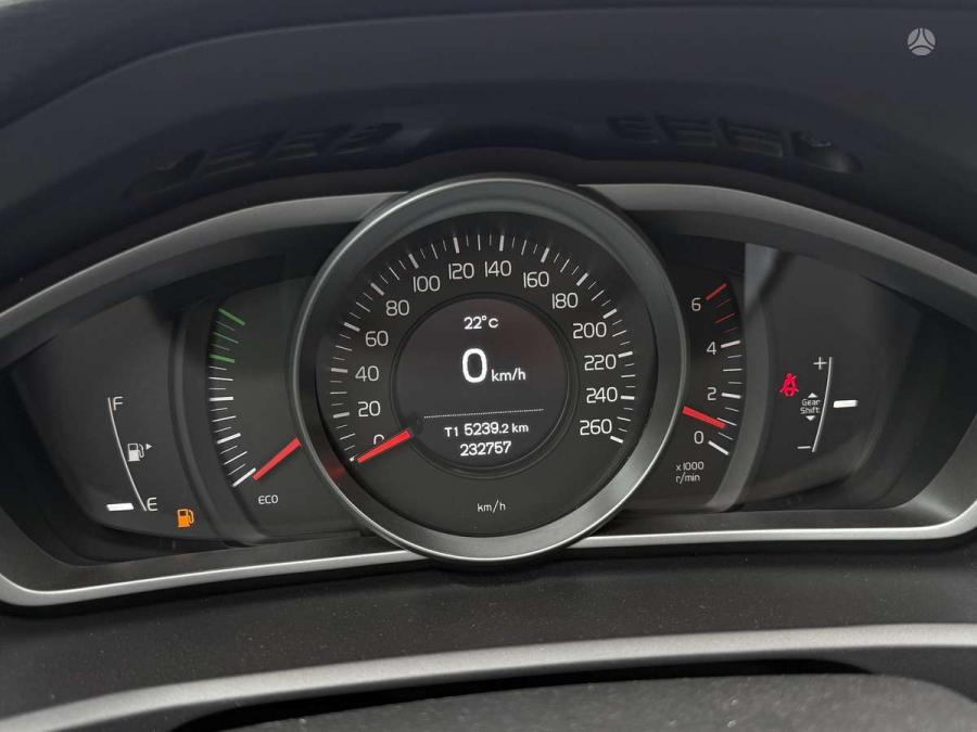 Grey Volvo V40 2016 in Kaunas, with an engine capacity of 1.97 L and mileage of 232 thousand km for 6150 €, photo 15 on AUTOMOTO.COM.LV