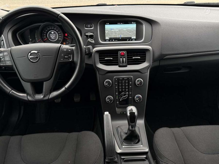 Grey Volvo V40 2016 in Kaunas, with an engine capacity of 1.97 L and mileage of 232 thousand km for 6150 €, photo 16 on AUTOMOTO.COM.LV