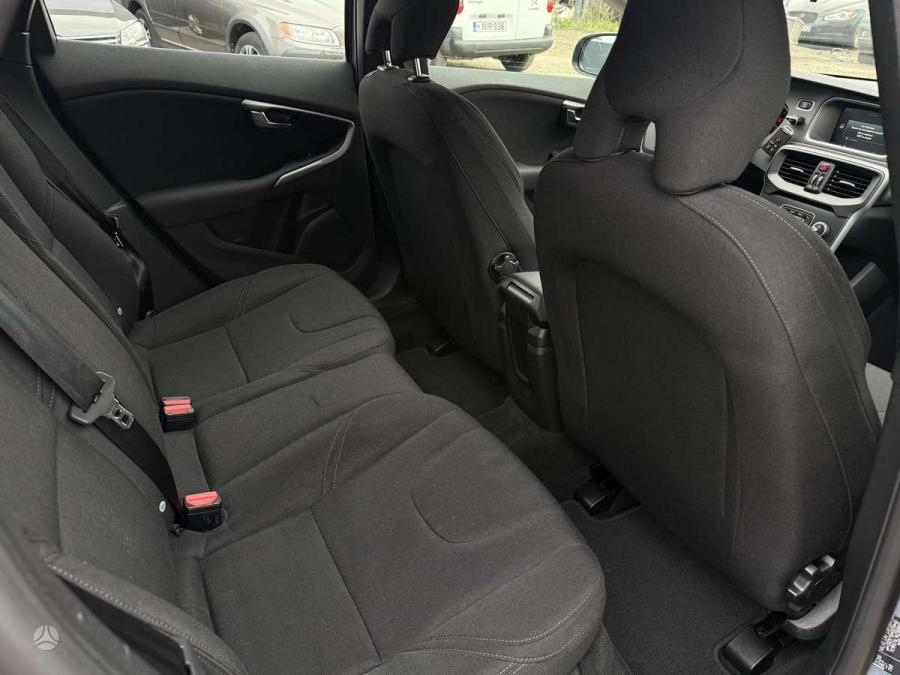 Grey Volvo V40 2016 in Kaunas, with an engine capacity of 1.97 L and mileage of 232 thousand km for 6150 €, photo 18 on AUTOMOTO.COM.LV