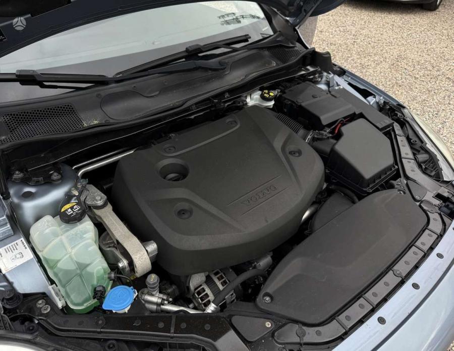 Grey Volvo V40 2016 in Kaunas, with an engine capacity of 1.97 L and mileage of 232 thousand km for 6150 €, photo 19 on AUTOMOTO.COM.LV