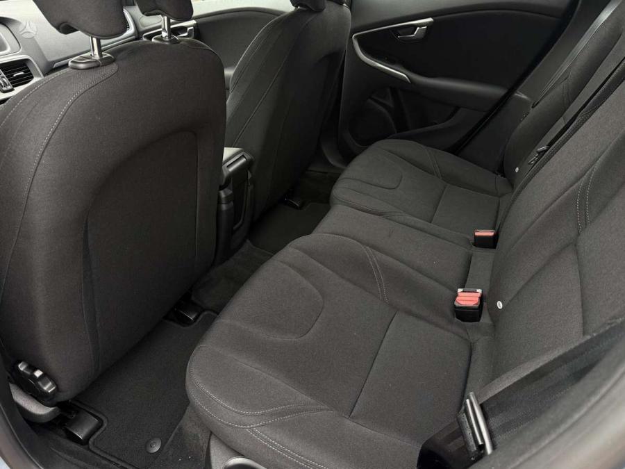 Grey Volvo V40 2016 in Kaunas, with an engine capacity of 1.97 L and mileage of 232 thousand km for 6150 €, photo 20 on AUTOMOTO.COM.LV