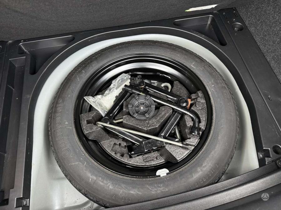Grey Volvo V40 2016 in Kaunas, with an engine capacity of 1.97 L and mileage of 232 thousand km for 6150 €, photo 21 on AUTOMOTO.COM.LV