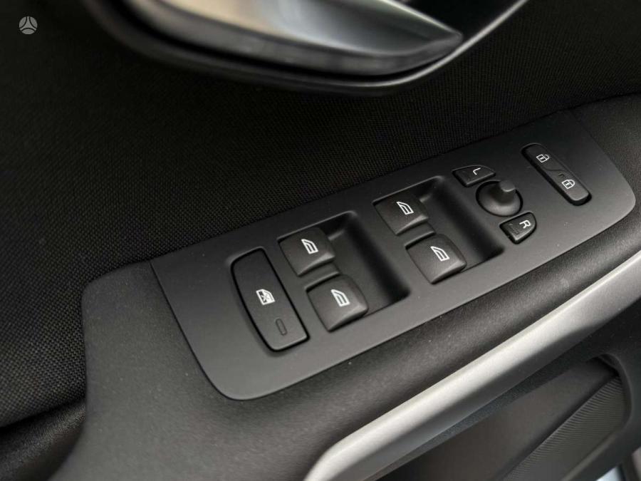 Grey Volvo V40 2016 in Kaunas, with an engine capacity of 1.97 L and mileage of 232 thousand km for 6150 €, photo 23 on AUTOMOTO.COM.LV