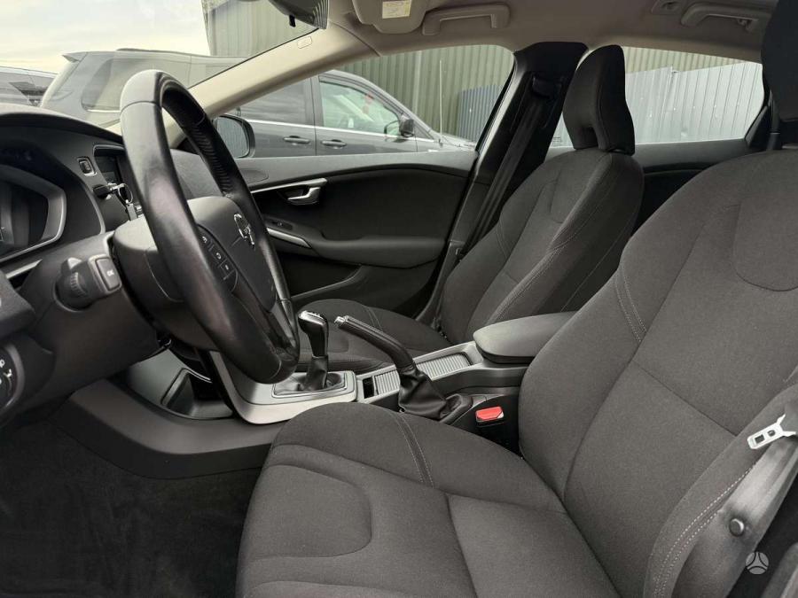 Grey Volvo V40 2016 in Kaunas, with an engine capacity of 1.97 L and mileage of 232 thousand km for 6150 €, photo 24 on AUTOMOTO.COM.LV