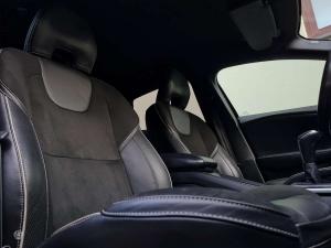 Grey Volvo V40 2016 in Kaunas, with an engine capacity of 2.00 L and mileage of 300 thousand km for 7250 €, photo 15 on AUTOMOTO.COM.LV