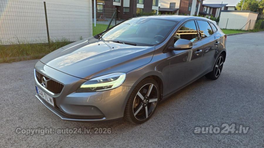 Pelēks Volvo V40 2016 Tallina, ar dzinēja tilpumu 2.00 L un nobraukumu 145 tūkst. km par 9990 €, foto 1 vietnē AUTOMOTO.COM.LV