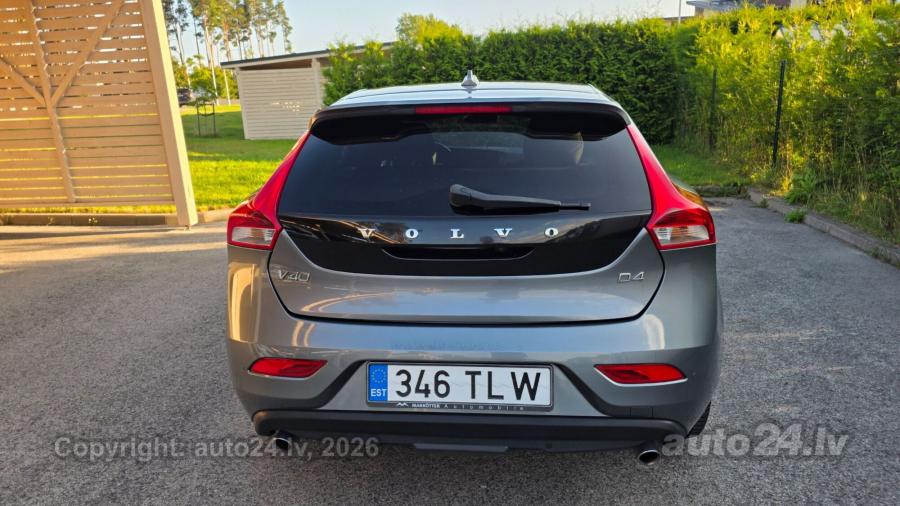 Pelēks Volvo V40 2016 Tallina, ar dzinēja tilpumu 2.00 L un nobraukumu 145 tūkst. km par 9990 €, foto 5 vietnē AUTOMOTO.COM.LV