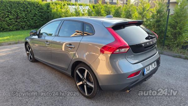 Pelēks Volvo V40 2016 Tallina, ar dzinēja tilpumu 2.00 L un nobraukumu 145 tūkst. km par 9990 €, foto 7 vietnē AUTOMOTO.COM.LV