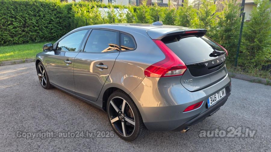 Pelēks Volvo V40 2016 Tallina, ar dzinēja tilpumu 2.00 L un nobraukumu 145 tūkst. km par 9990 €, foto 8 vietnē AUTOMOTO.COM.LV