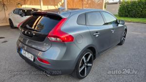 Pelēks Volvo V40 2016 Tallina, ar dzinēja tilpumu 2.00 L un nobraukumu 145 tūkst. km par 9990 €, foto 9 vietnē AUTOMOTO.COM.LV