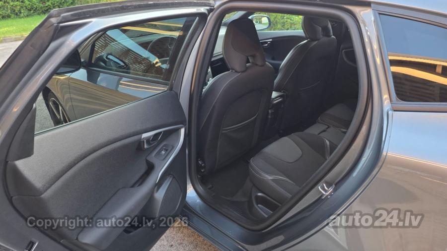 Pelēks Volvo V40 2016 Tallina, ar dzinēja tilpumu 2.00 L un nobraukumu 145 tūkst. km par 9990 €, foto 11 vietnē AUTOMOTO.COM.LV
