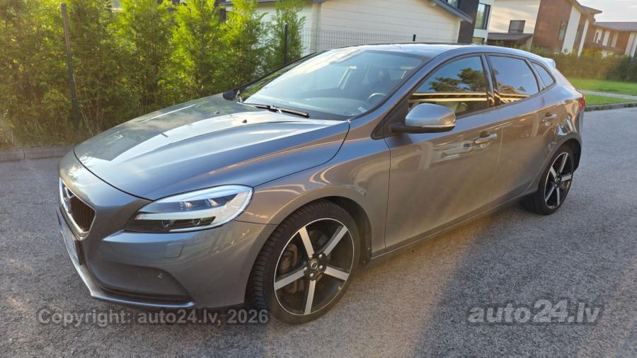 Pelēks Volvo V40 2016 Tallina, ar dzinēja tilpumu 2.00 L un nobraukumu 145 tūkst. km par 9990 €, foto 15 vietnē AUTOMOTO.COM.LV