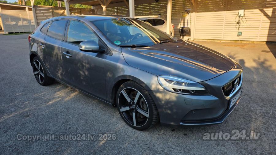 Pelēks Volvo V40 2016 Tallina, ar dzinēja tilpumu 2.00 L un nobraukumu 145 tūkst. km par 9990 €, foto 16 vietnē AUTOMOTO.COM.LV