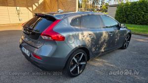 Pelēks Volvo V40 2016 Tallina, ar dzinēja tilpumu 2.00 L un nobraukumu 145 tūkst. km par 9990 €, foto 17 vietnē AUTOMOTO.COM.LV