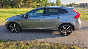 Pelēks Volvo V40 2016 Tallina, ar dzinēja tilpumu 2.00 L un nobraukumu 145 tūkst. km par 9990 €, foto 18 vietnē AUTOMOTO.COM.LV