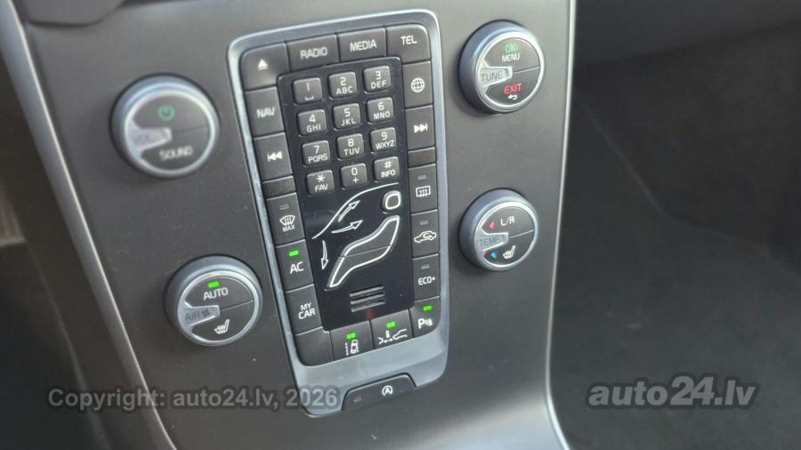 Pelēks Volvo V40 2016 Tallina, ar dzinēja tilpumu 2.00 L un nobraukumu 145 tūkst. km par 9990 €, foto 25 vietnē AUTOMOTO.COM.LV