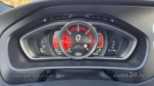 Pelēks Volvo V40 2016 Tallina, ar dzinēja tilpumu 2.00 L un nobraukumu 145 tūkst. km par 9990 €, foto 29 vietnē AUTOMOTO.COM.LV