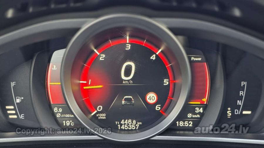 Pelēks Volvo V40 2016 Tallina, ar dzinēja tilpumu 2.00 L un nobraukumu 145 tūkst. km par 9990 €, foto 30 vietnē AUTOMOTO.COM.LV