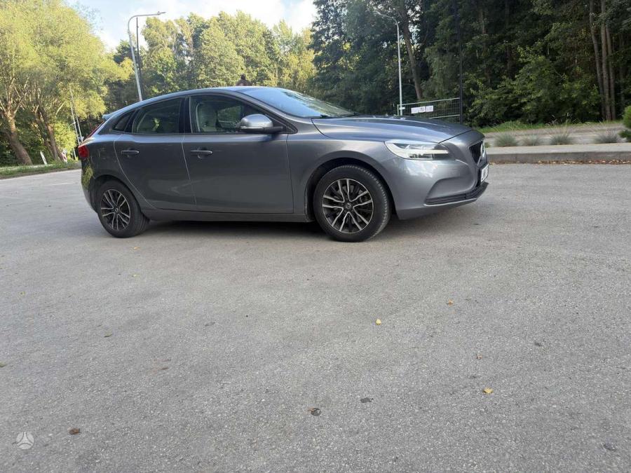 Grey Volvo V40 2016 in Palanga, with an engine capacity of 1.97 L and mileage of 302 thousand km for 9500 €, photo 1 on AUTOMOTO.COM.LV