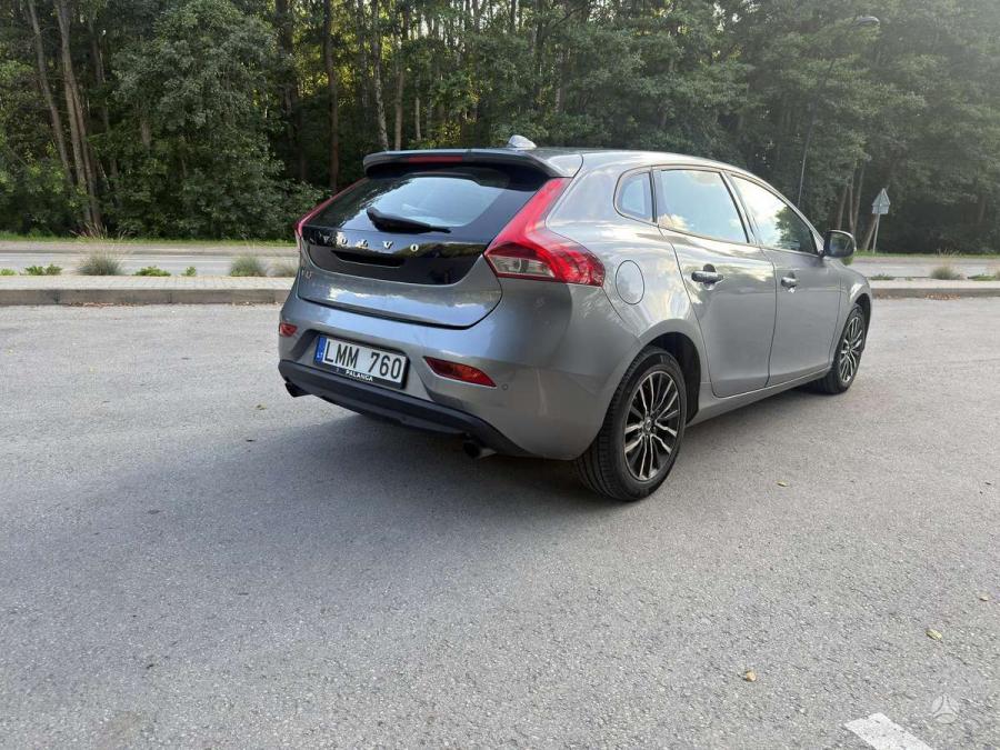 Grey Volvo V40 2016 in Palanga, with an engine capacity of 1.97 L and mileage of 302 thousand km for 9500 €, photo 3 on AUTOMOTO.COM.LV