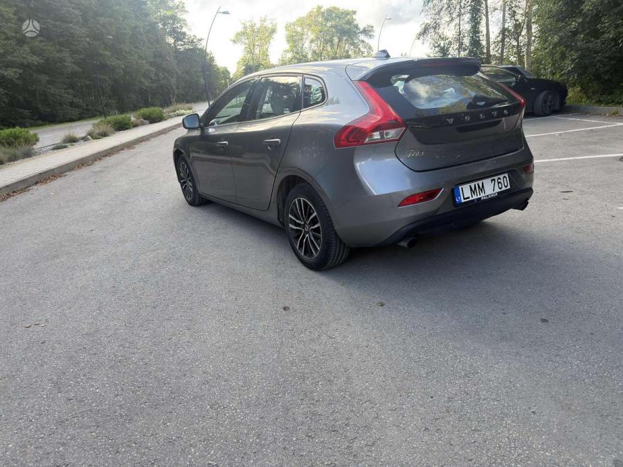 Grey Volvo V40 2016 in Palanga, with an engine capacity of 1.97 L and mileage of 302 thousand km for 9500 €, photo 4 on AUTOMOTO.COM.LV