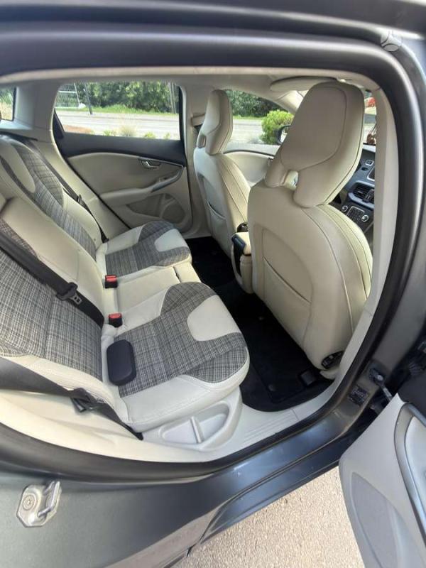 Grey Volvo V40 2016 in Palanga, with an engine capacity of 1.97 L and mileage of 302 thousand km for 9500 €, photo 6 on AUTOMOTO.COM.LV