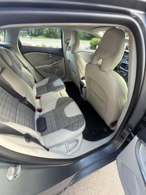 Grey Volvo V40 2016 in Palanga, with an engine capacity of 1.97 L and mileage of 302 thousand km for 9500 €, photo 6 on AUTOMOTO.COM.LV