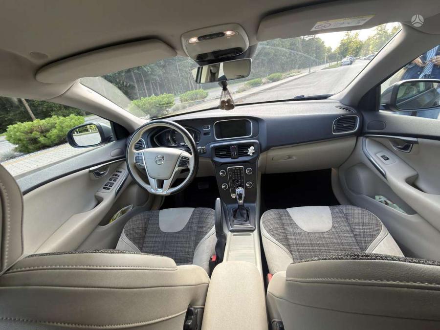 Grey Volvo V40 2016 in Palanga, with an engine capacity of 1.97 L and mileage of 302 thousand km for 9500 €, photo 7 on AUTOMOTO.COM.LV