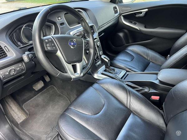 Pelēks Volvo V40 2016 Klaipėda, ar dzinēja tilpumu 1.97 L un nobraukumu 179 tūkst. km par 7650 €, foto 9 vietnē AUTOMOTO.COM.LV