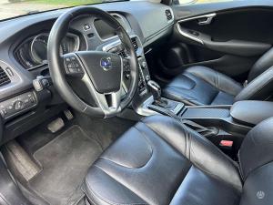 Grey Volvo V40 2016 in Klaipeda, with an engine capacity of 1.97 L and mileage of 179 thousand km for 7650 €, photo 9 on AUTOMOTO.COM.LV