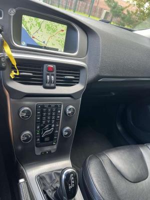 Grey Volvo V40 2016 in Klaipeda, with an engine capacity of 1.97 L and mileage of 179 thousand km for 7650 €, photo 10 on AUTOMOTO.COM.LV