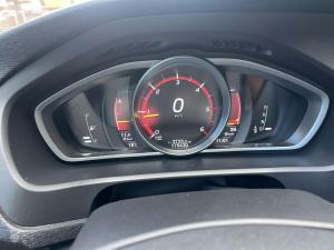 Grey Volvo V40 2016 in Klaipeda, with an engine capacity of 1.97 L and mileage of 179 thousand km for 7650 €, photo 11 on AUTOMOTO.COM.LV