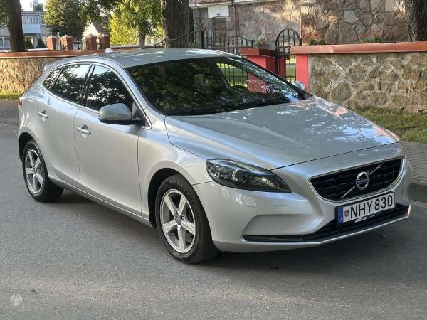 Pelēks Volvo V40 2016 Viļņa, ar dzinēja tilpumu 1.98 L un nobraukumu 242 tūkst. km par 7499 €, foto 1 vietnē AUTOMOTO.COM.LV