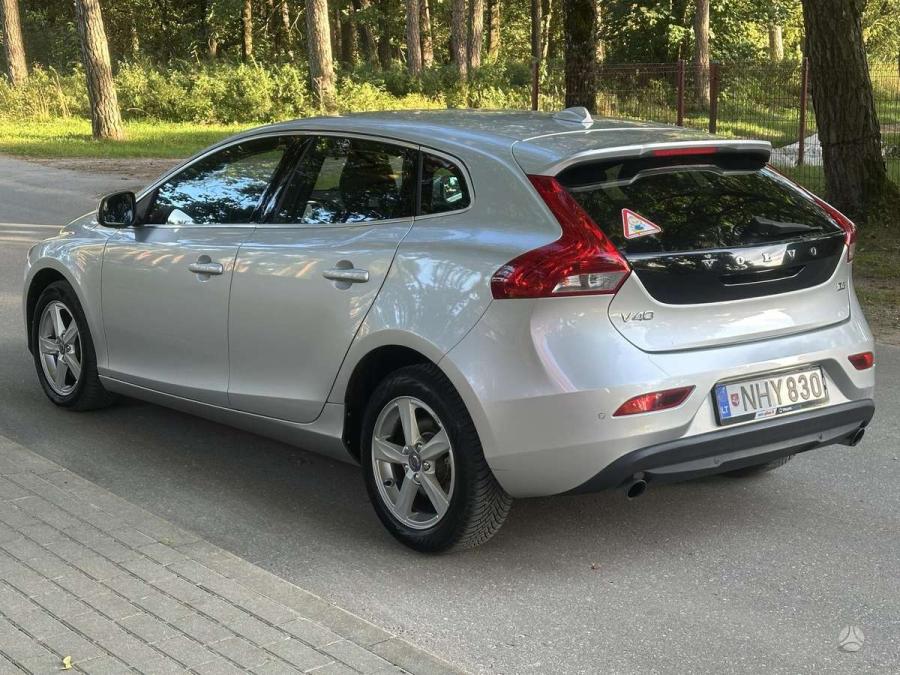 Pelēks Volvo V40 2016 Viļņa, ar dzinēja tilpumu 1.98 L un nobraukumu 242 tūkst. km par 7499 €, foto 5 vietnē AUTOMOTO.COM.LV