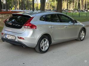 Pelēks Volvo V40 2016 Viļņa, ar dzinēja tilpumu 1.98 L un nobraukumu 242 tūkst. km par 7499 €, foto 7 vietnē AUTOMOTO.COM.LV