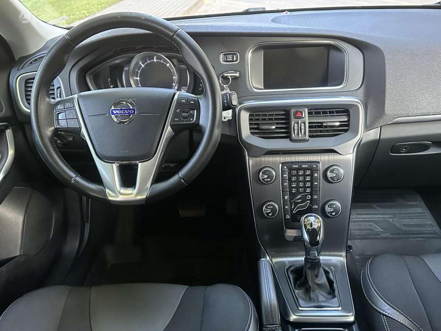 Pelēks Volvo V40 2016 Viļņa, ar dzinēja tilpumu 1.98 L un nobraukumu 242 tūkst. km par 7499 €, foto 9 vietnē AUTOMOTO.COM.LV