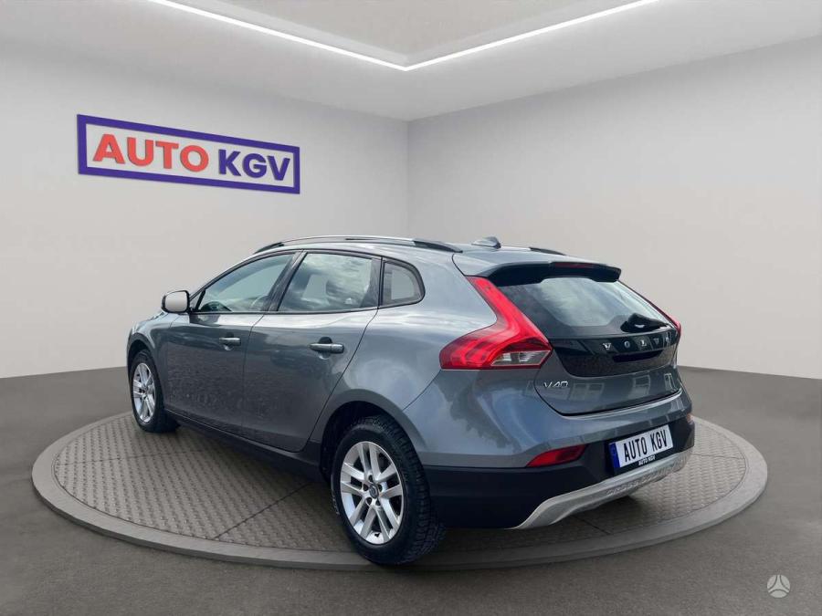 Grey Volvo V40 2016 in Kaunas, with an engine capacity of 2.00 L and mileage of 294 thousand km for 6999 €, photo 4 on AUTOMOTO.COM.LV