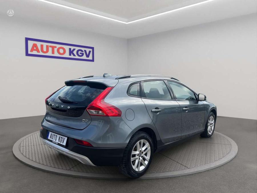 Grey Volvo V40 2016 in Kaunas, with an engine capacity of 2.00 L and mileage of 294 thousand km for 6999 €, photo 6 on AUTOMOTO.COM.LV