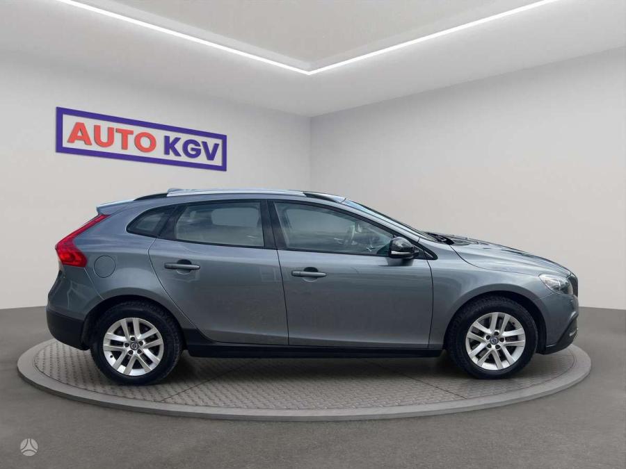 Grey Volvo V40 2016 in Kaunas, with an engine capacity of 2.00 L and mileage of 294 thousand km for 6999 €, photo 7 on AUTOMOTO.COM.LV