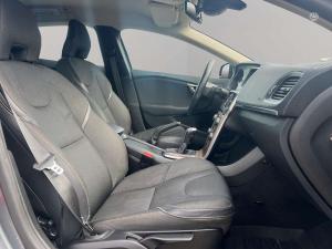 Grey Volvo V40 2016 in Kaunas, with an engine capacity of 2.00 L and mileage of 294 thousand km for 6999 €, photo 9 on AUTOMOTO.COM.LV